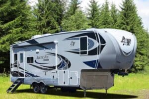 6 Spacious and Modern 5th Wheels for Full-Time Living