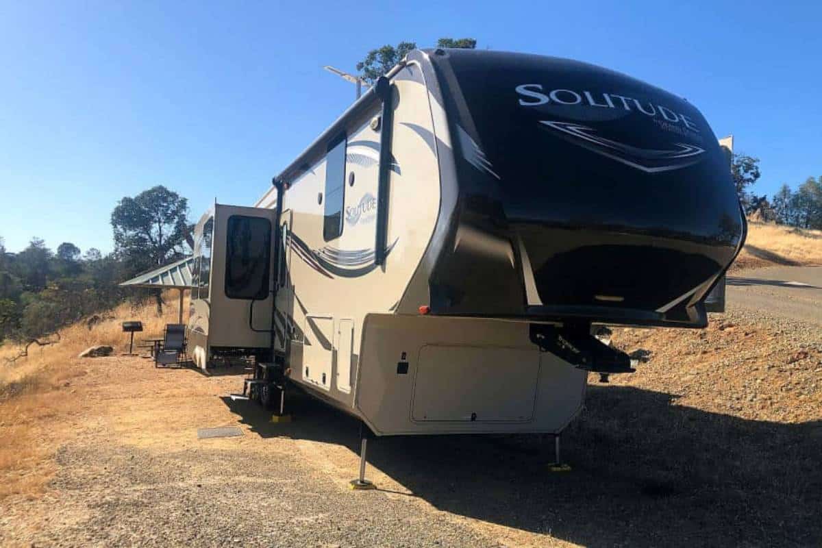 6 Spacious and Modern 5th Wheels for Full-Time Living