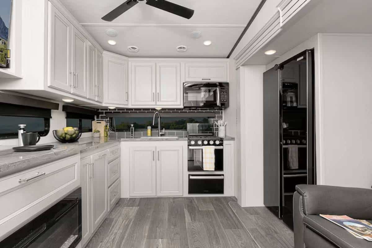 6 Spacious and Modern 5th Wheels for Full-Time Living