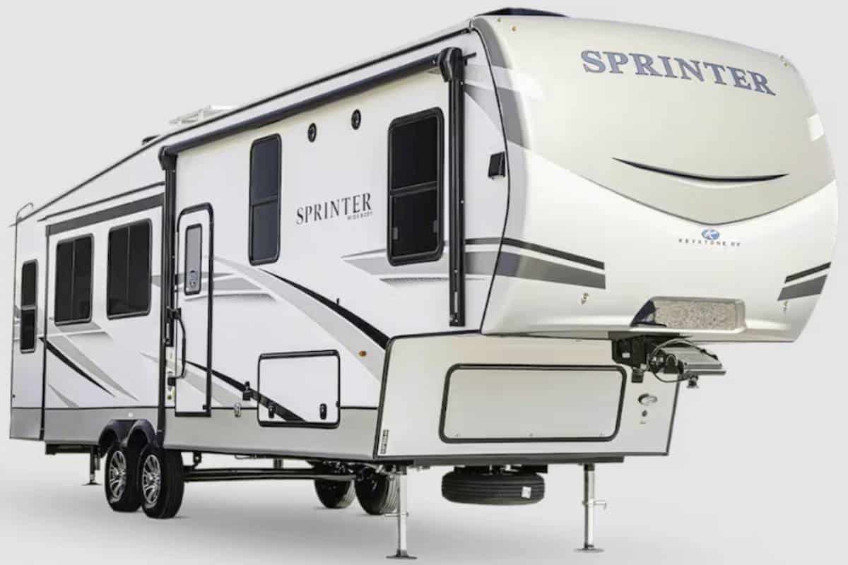 6 Spacious and Modern 5th Wheels for Full-Time Living