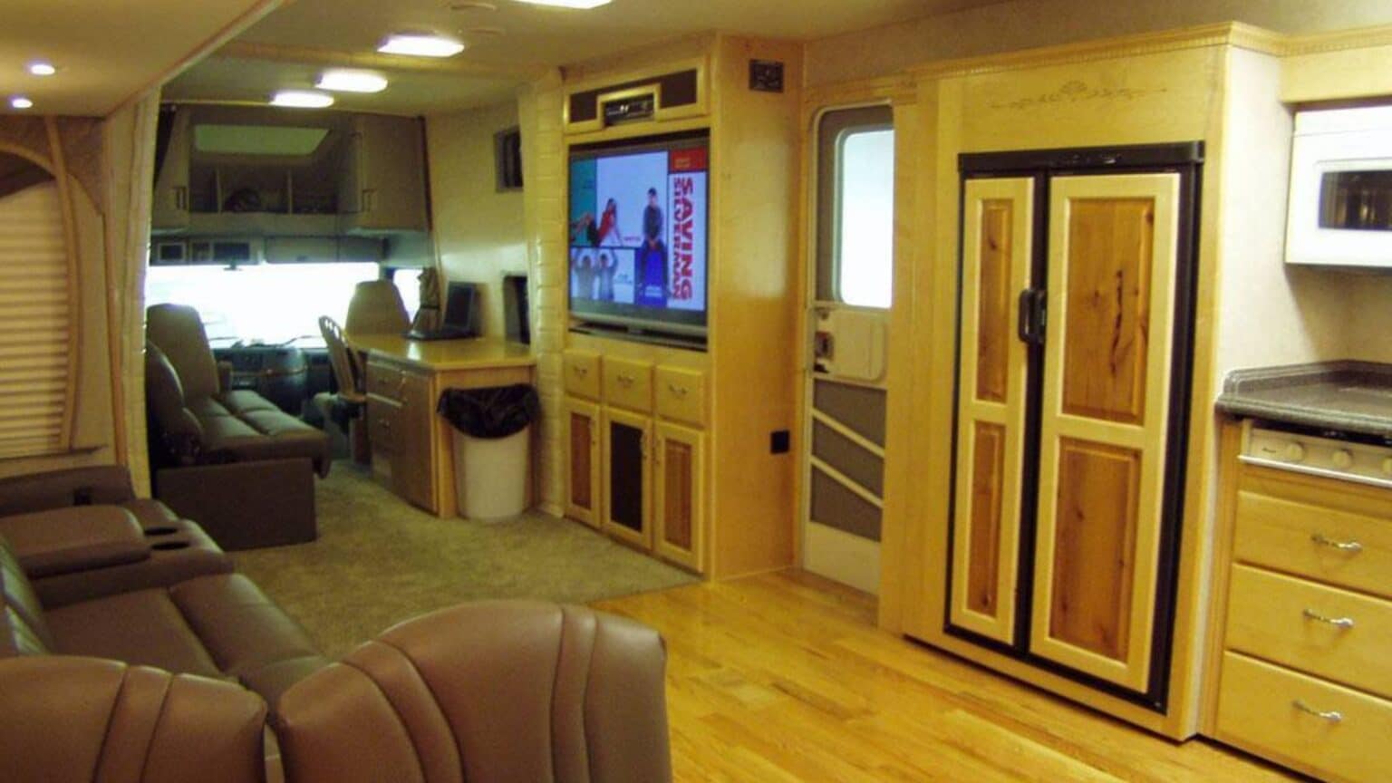 17 Luxury Semi Truck Cab Interiors That Might be Nicer Than Your House ...