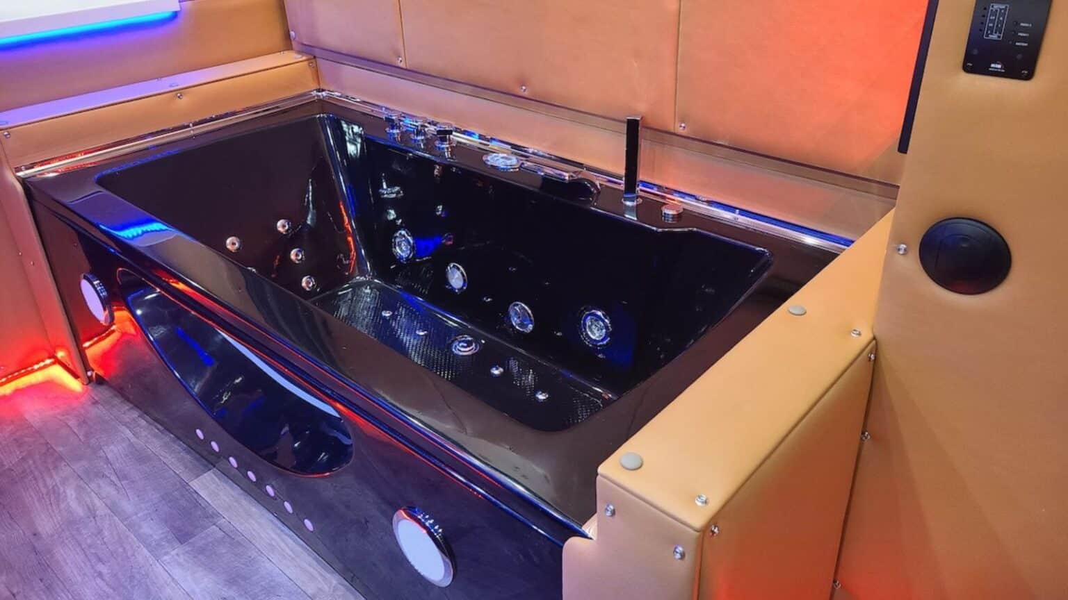 17 Luxury Semi Truck Cab Interiors That Might be Nicer Than Your House ...