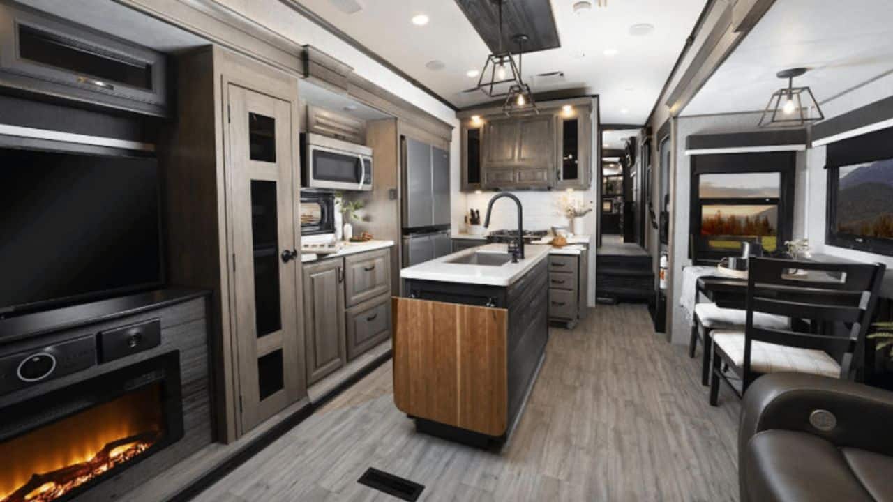 10 Fifth Wheel Campers with Luxurious Kitchens