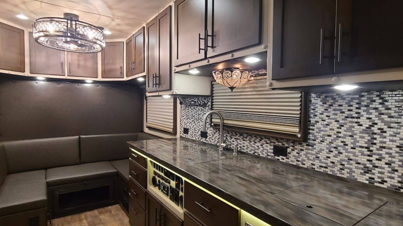 17 Luxury Semi Truck Cab Interiors That Might be Nicer Than Your House ...