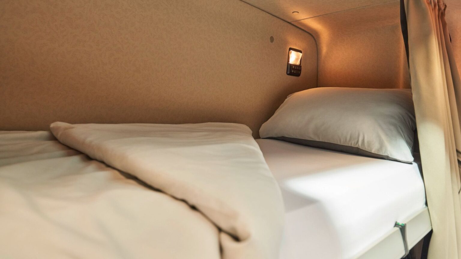 17 Luxury Semi Truck Cab Interiors That Might be Nicer Than Your House ...