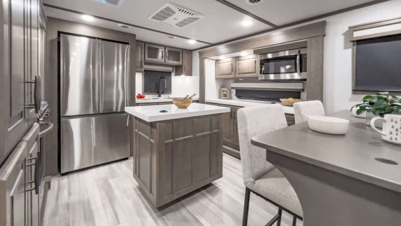 10 Fifth Wheel Campers with Luxurious Kitchens