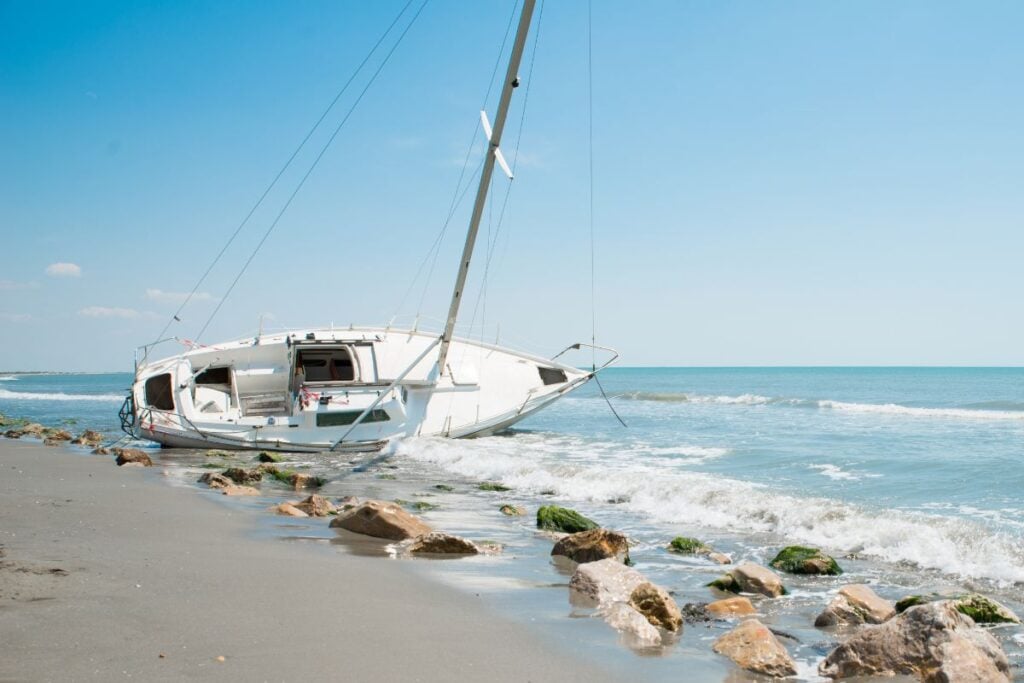 7 Epic Sailing Disasters Caught on Video (That You Hope Never Happen to ...